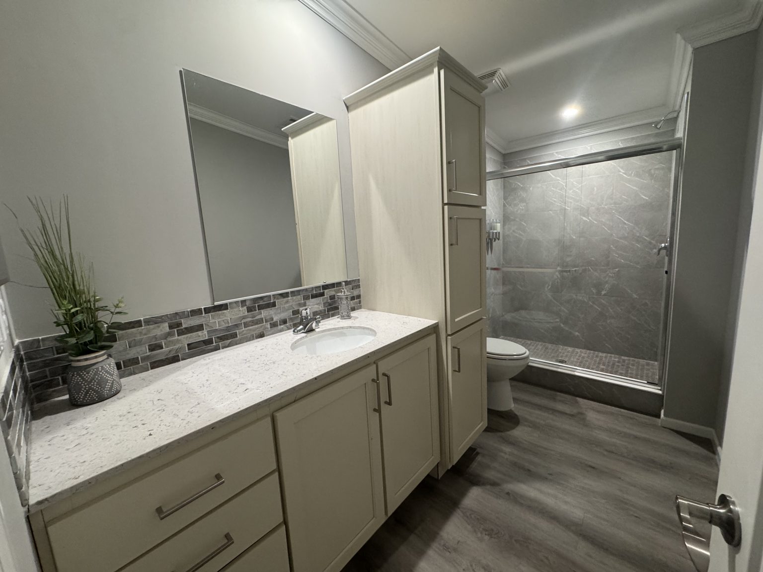 Track House – Room Rental – MotoBros